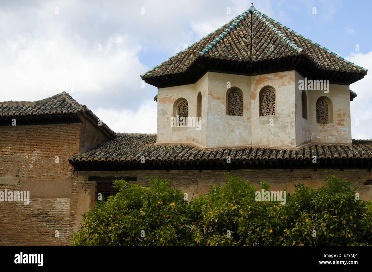 Alhambra tile hi-res stock photography and images - Alamy