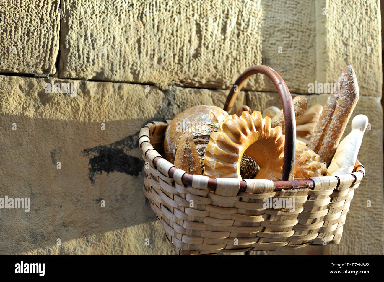 Bread basket hi-res stock photography and images - Alamy