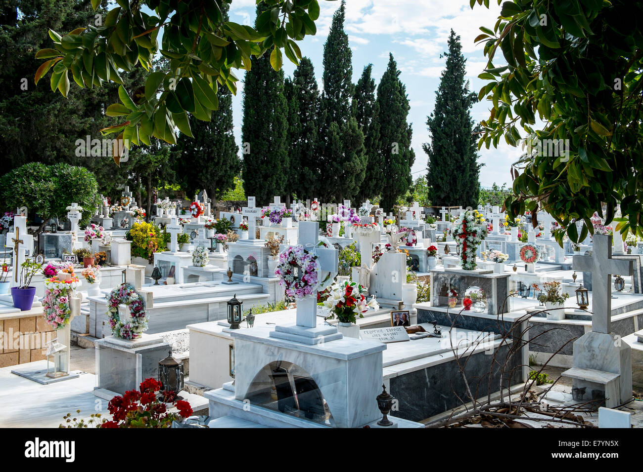 Greek headstones hi-res stock photography and images - Alamy