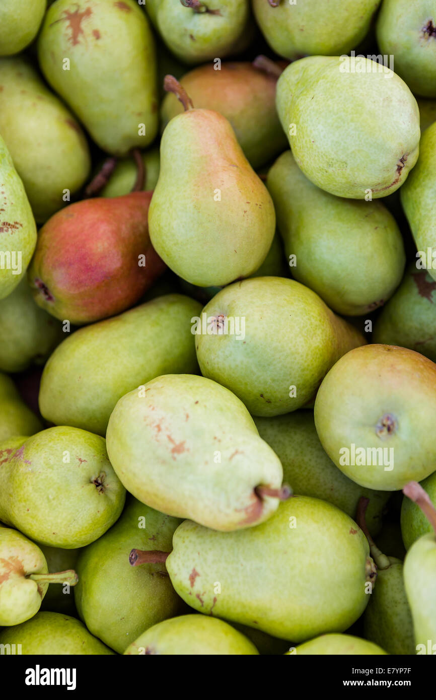 Fresh organic produce at the local farmers market Stock Photo - Alamy