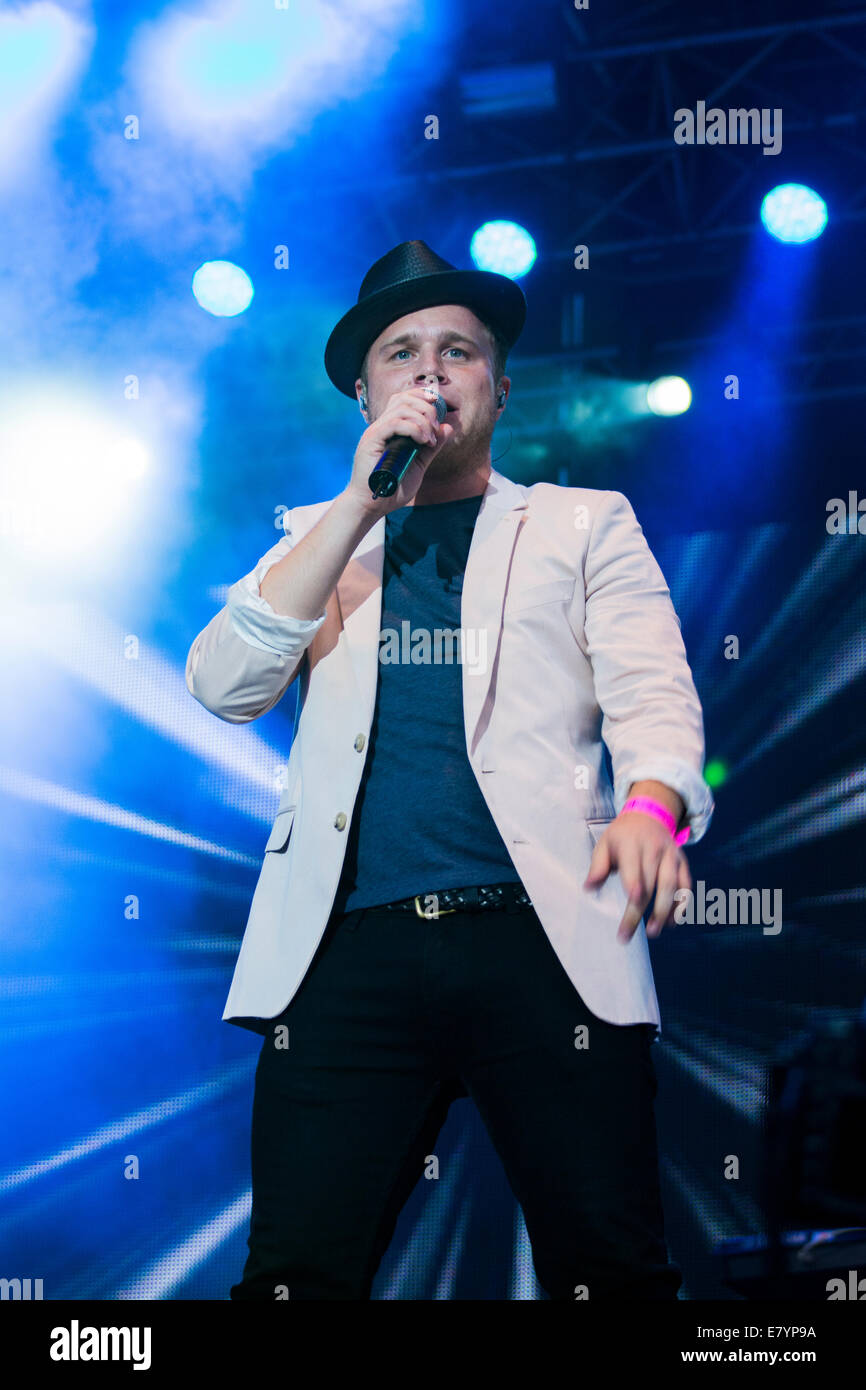 Oliver Stanley "Olly" Murs, English singer-songwriter, musician, and ...