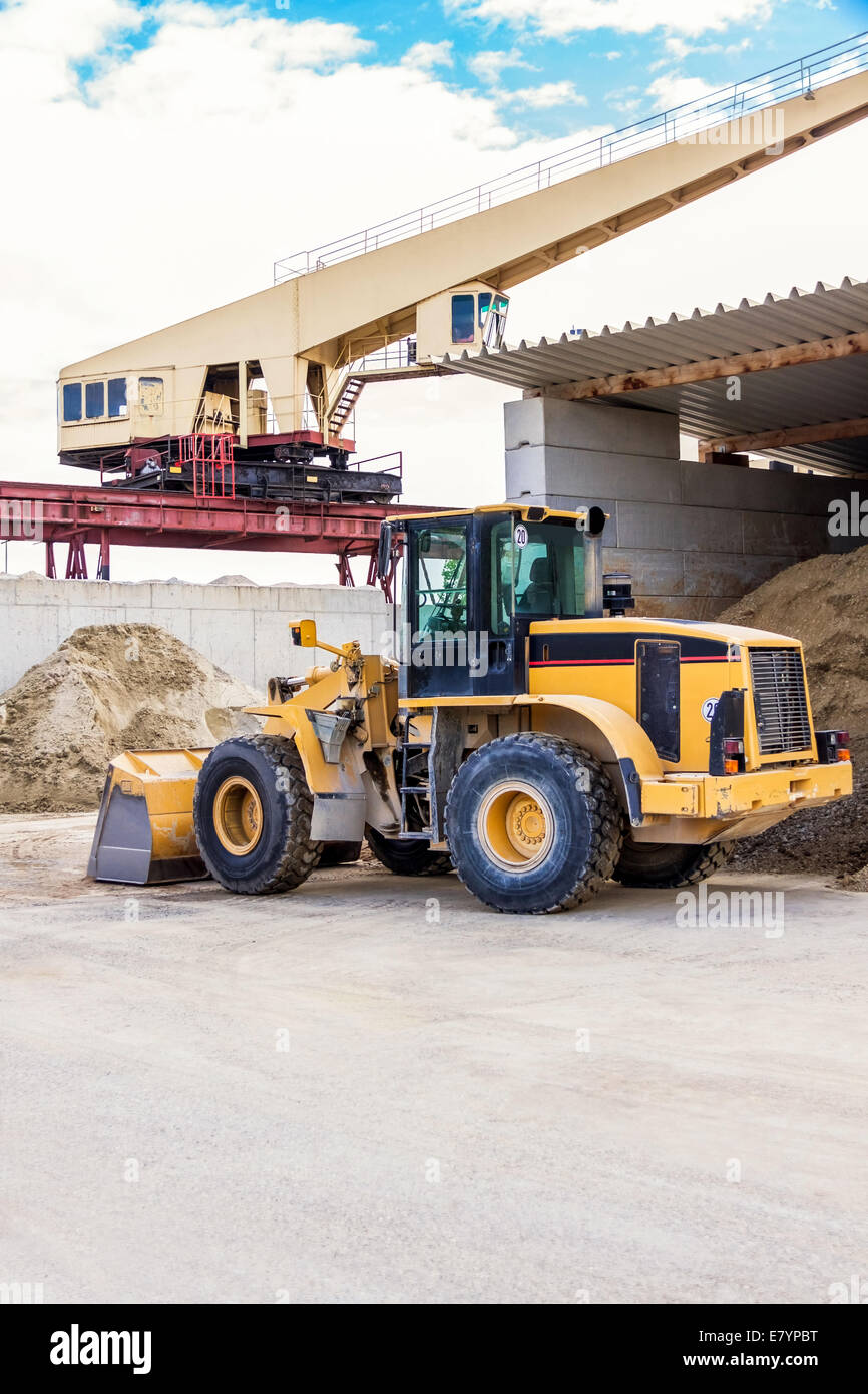 Pay loader hi-res stock photography and images - Alamy