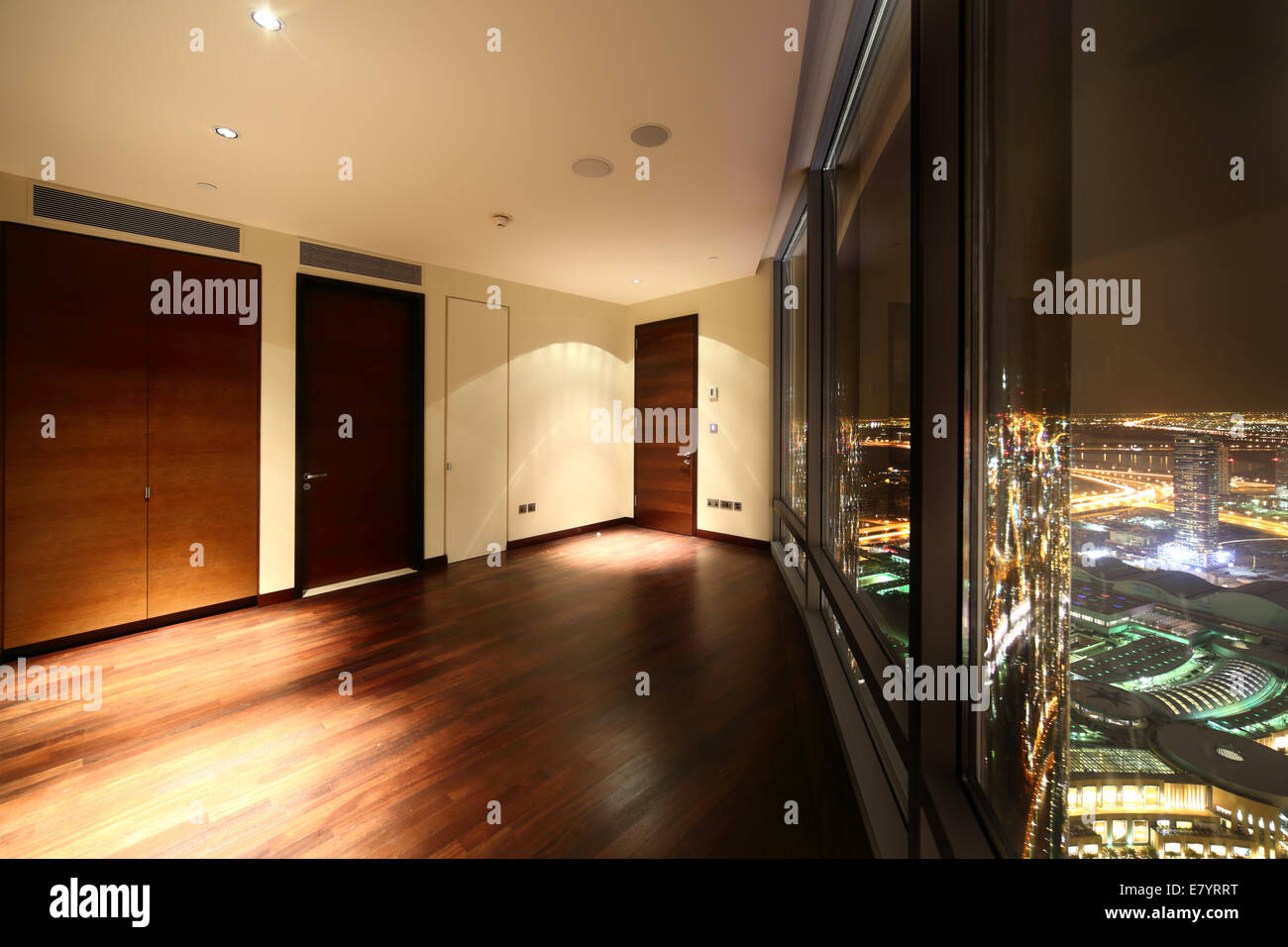 amazing interior of bright and modern empty room Stock Photo - Alamy