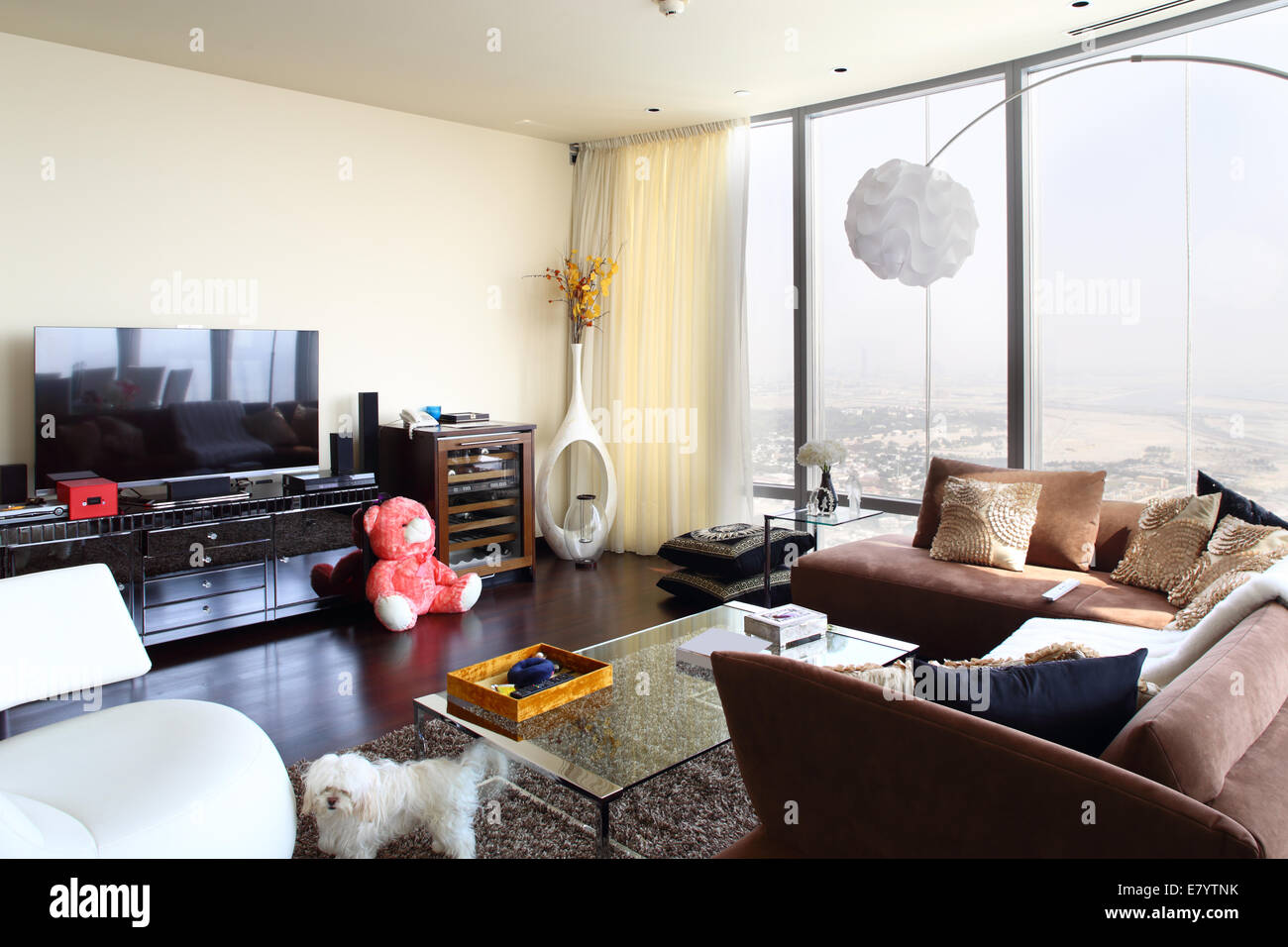 big and bright interior of modern living room Stock Photo - Alamy