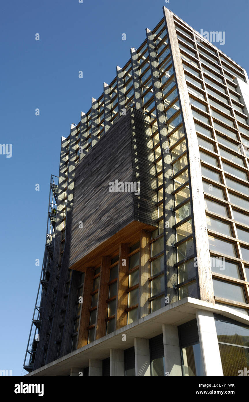 Self sufficient building hi-res stock photography and images - Alamy