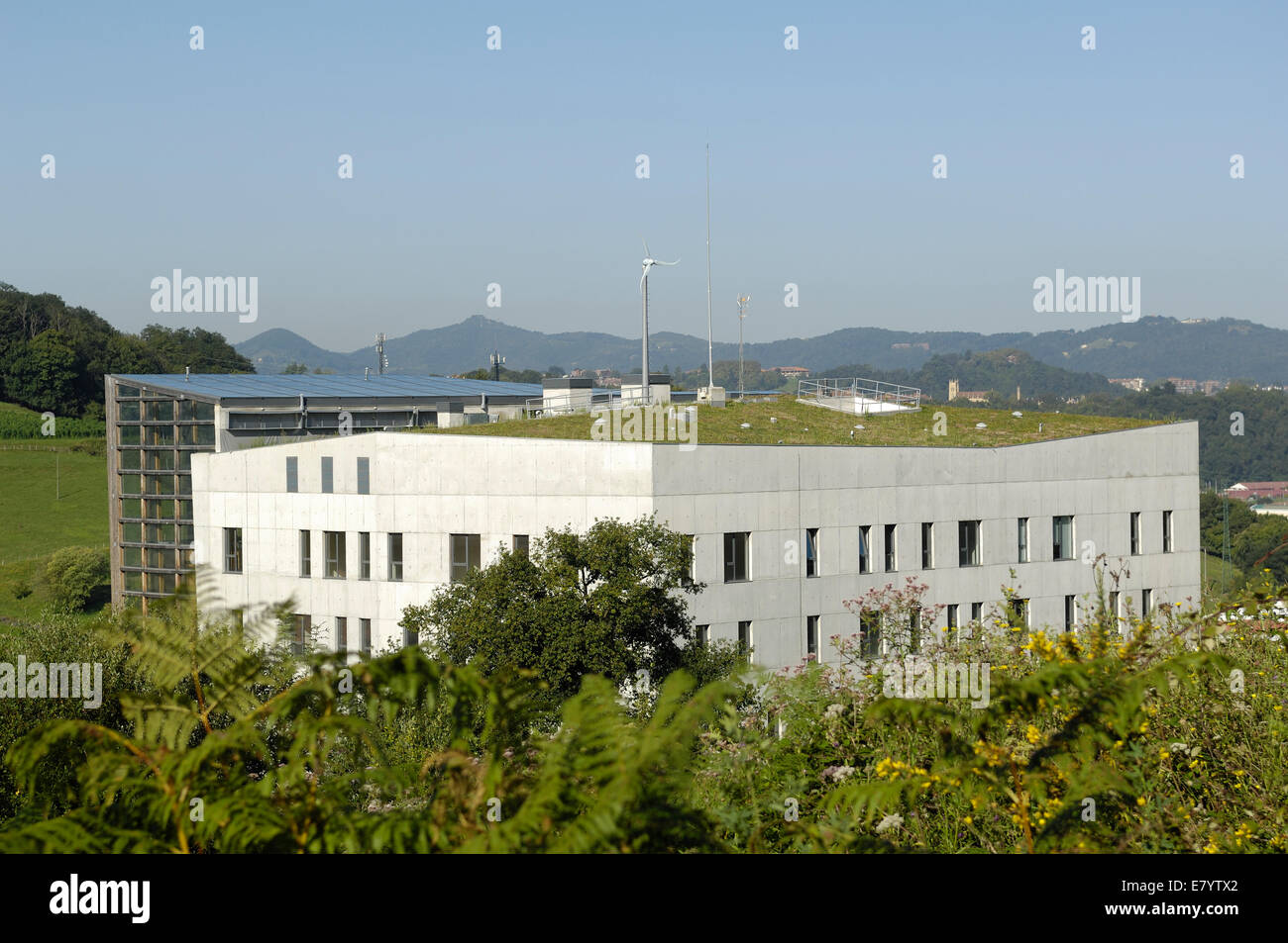 Self sufficient building hi-res stock photography and images - Alamy
