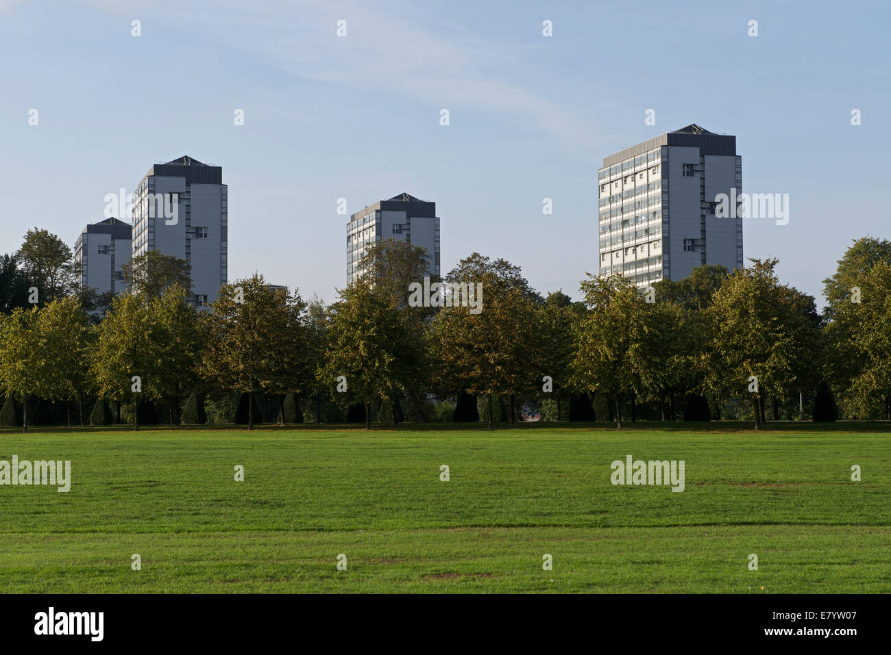 High flats gorbals hi-res stock photography and images - Alamy