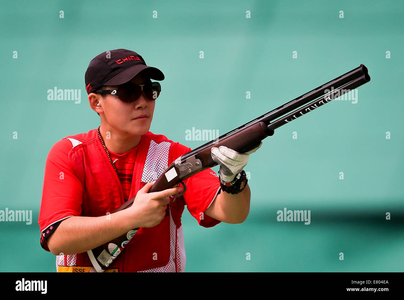 Incheon, South Korea. 27th Sep, 2014. Li Bowen of China competes during ...