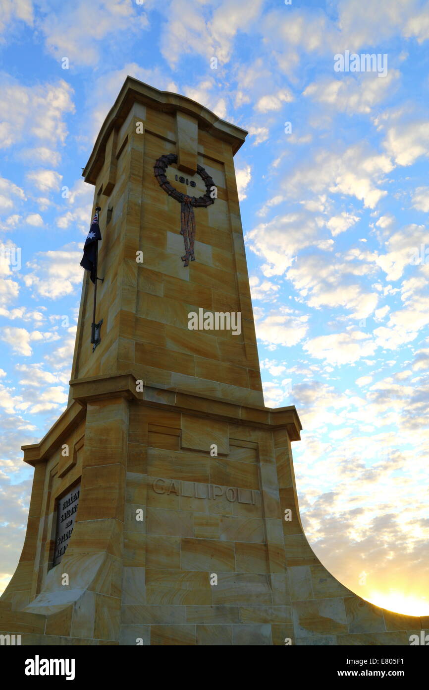 Dawn breaks over Monument Hill War Memorial in Fremantle, Western ...