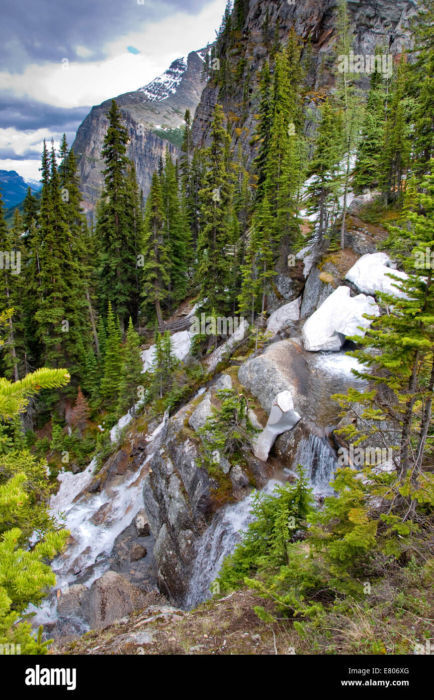 Lake Agnes hiking trail, Lake Louise, Banff National Park, Alberta ...