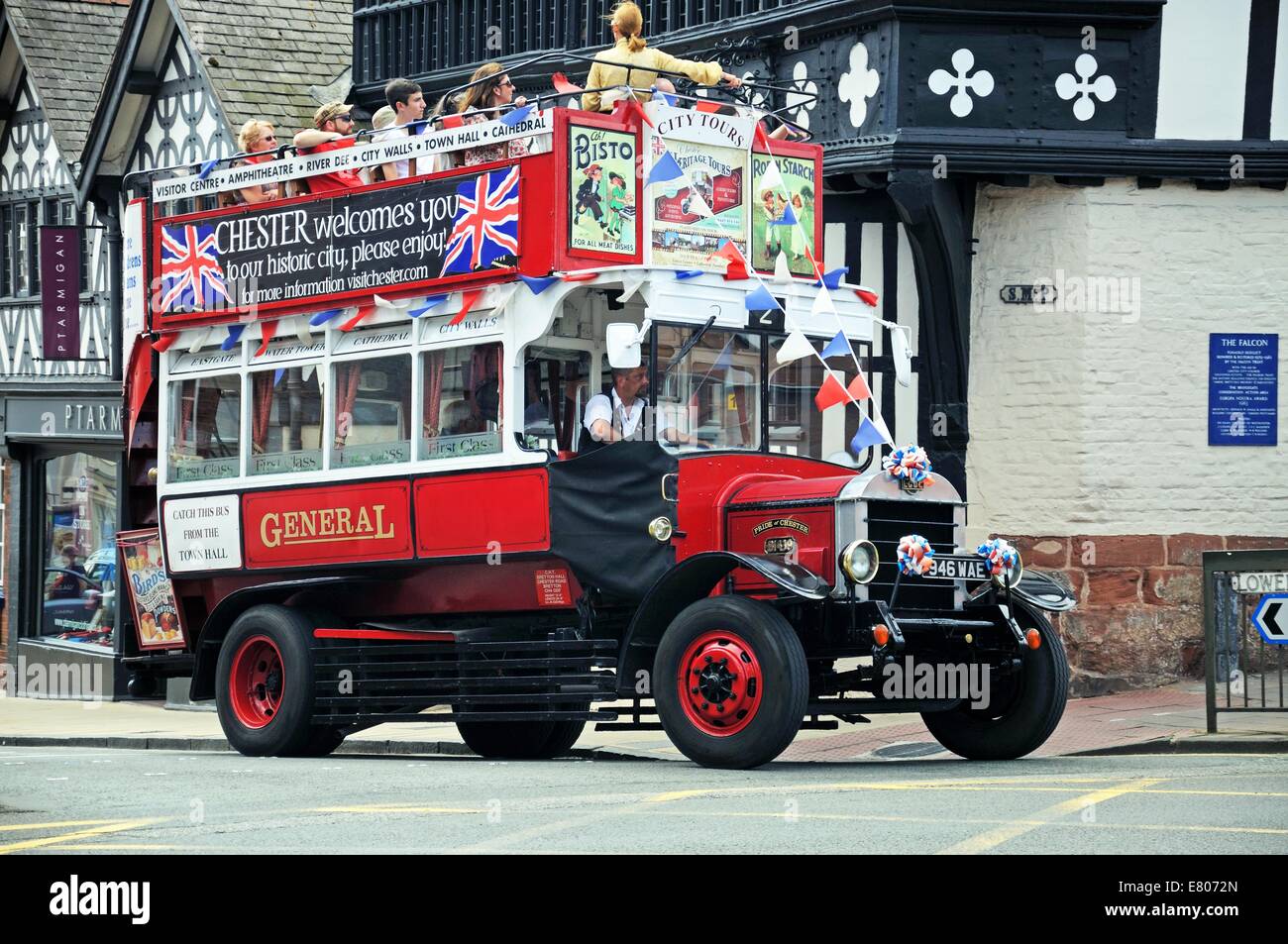 Tour bus on corner of Bridge Street and Grosvenor Street, Chester ...