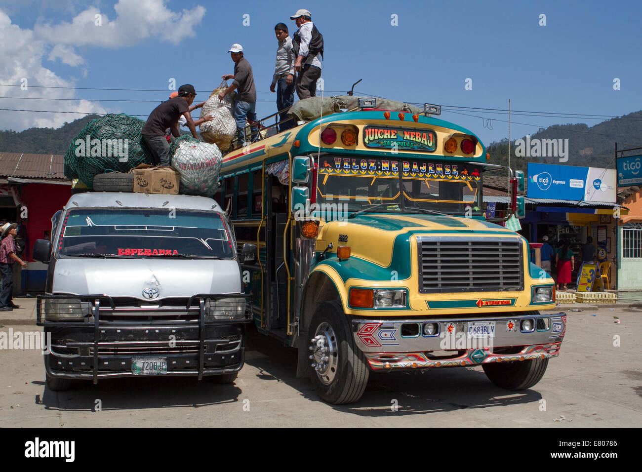 Bus unloading hi-res stock photography and images - Alamy