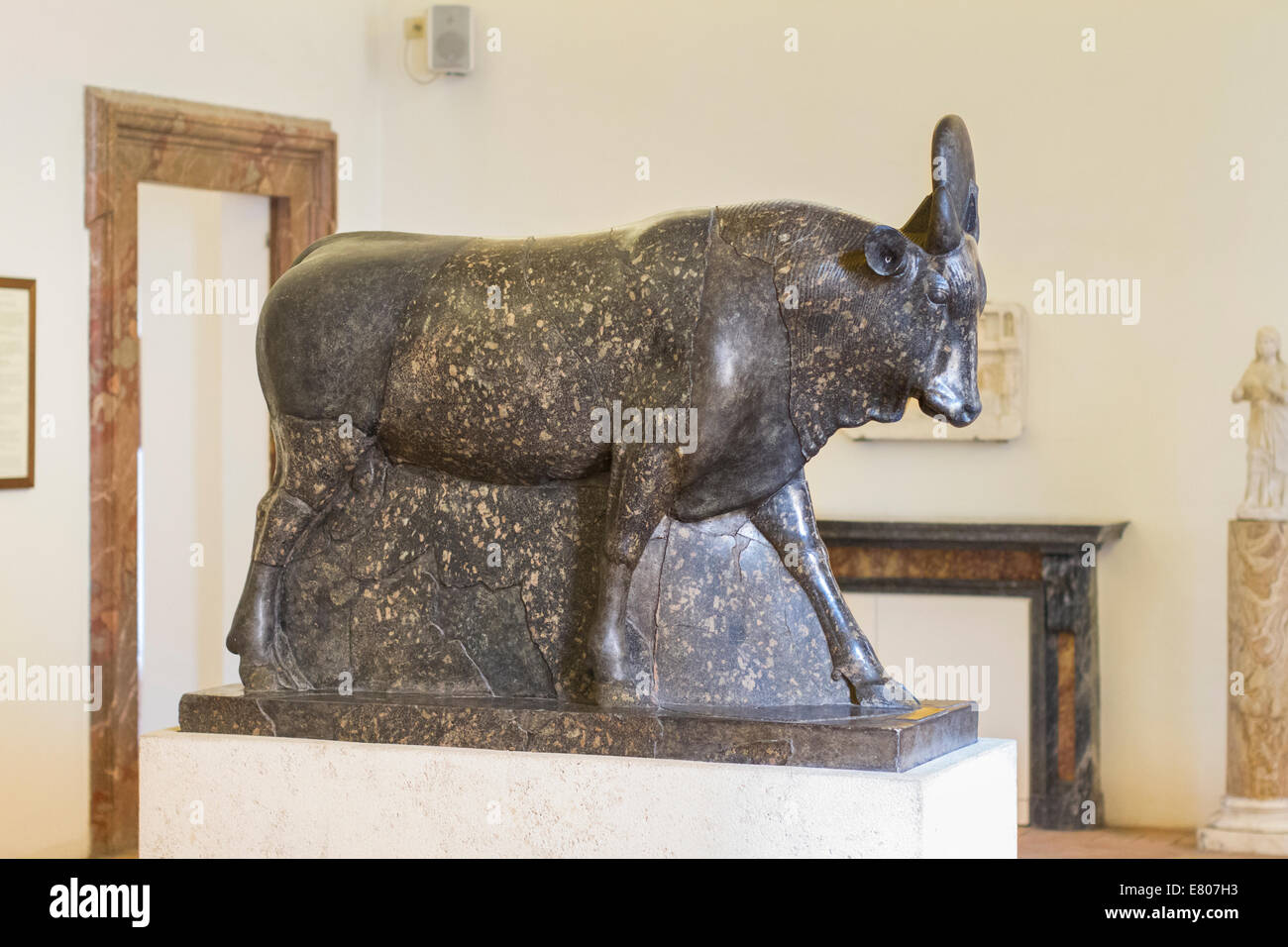 Statue of the bull Apis Stock Photo - Alamy