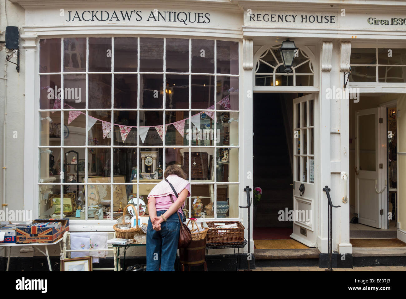 Antique clock shop hi-res stock photography and images - Alamy