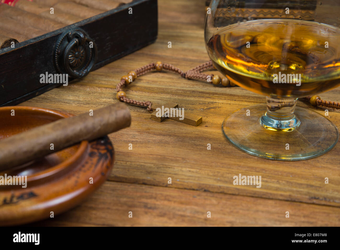 Cuban cigar on wooden table with alcohol Stock Photo - Alamy