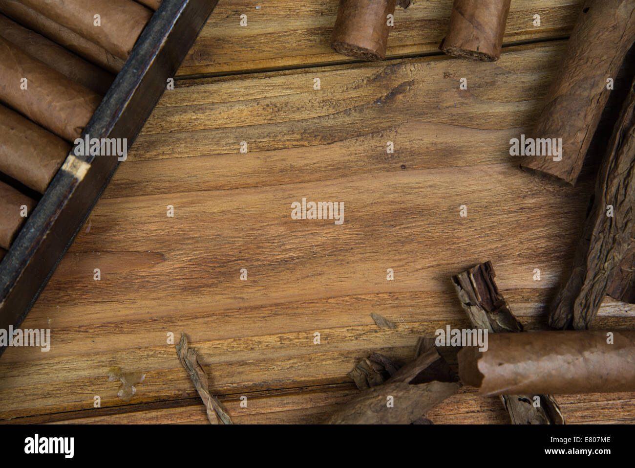 Cuban cigar on wooden table with alcohol Stock Photo - Alamy