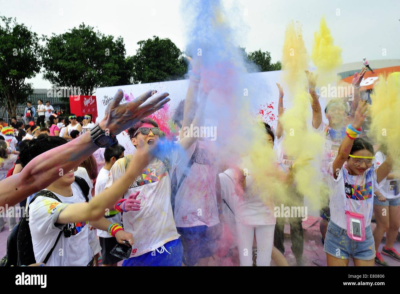 Shanghai, China. 27th Sep, 2014. Thousands of young Chinese ...