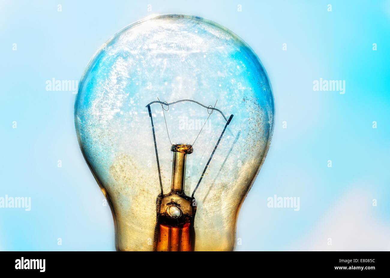 Light bulb filament close up hi-res stock photography and images - Alamy