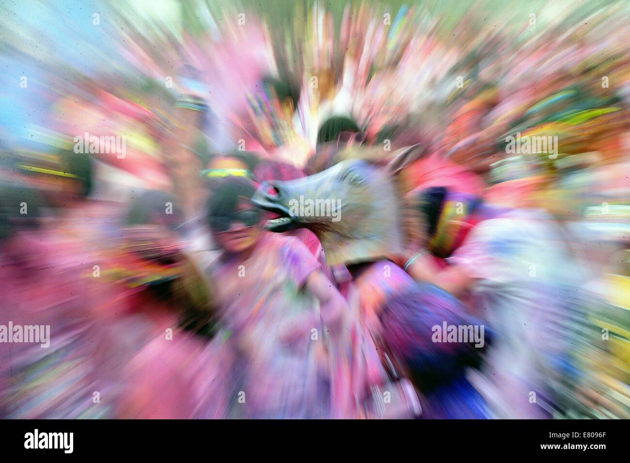Shanghai, China. 27th Sep, 2014. Thousands of young Chinese ...