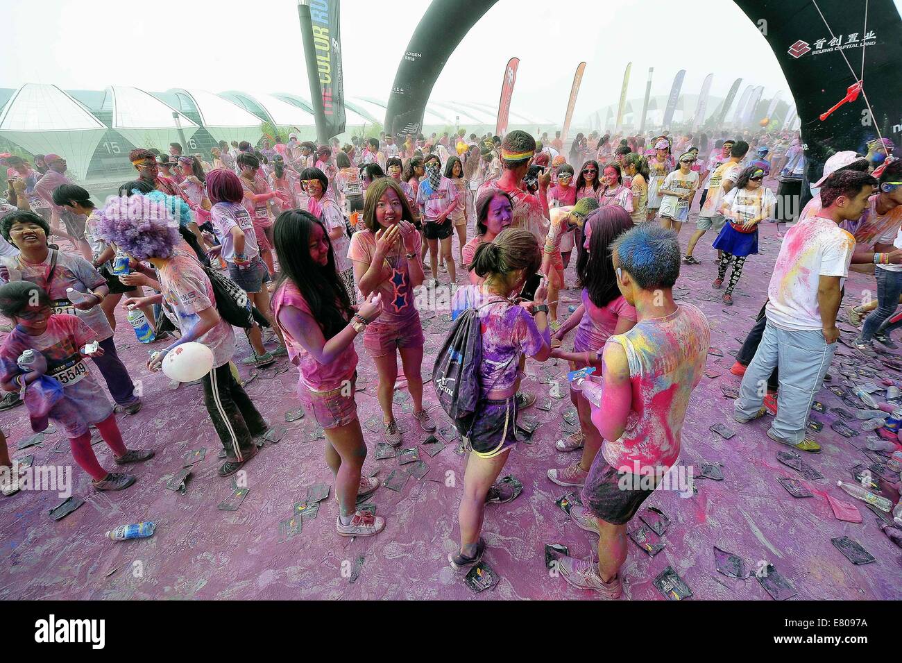 Shanghai, China. 27th Sep, 2014. Thousands of young Chinese ...