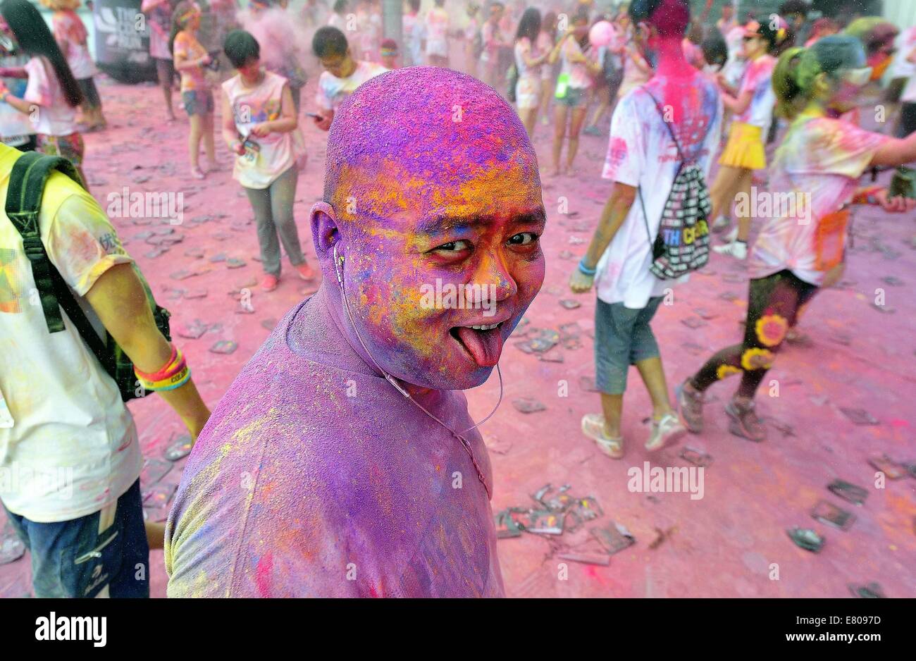 Shanghai, China. 27th Sep, 2014. Thousands of young Chinese ...