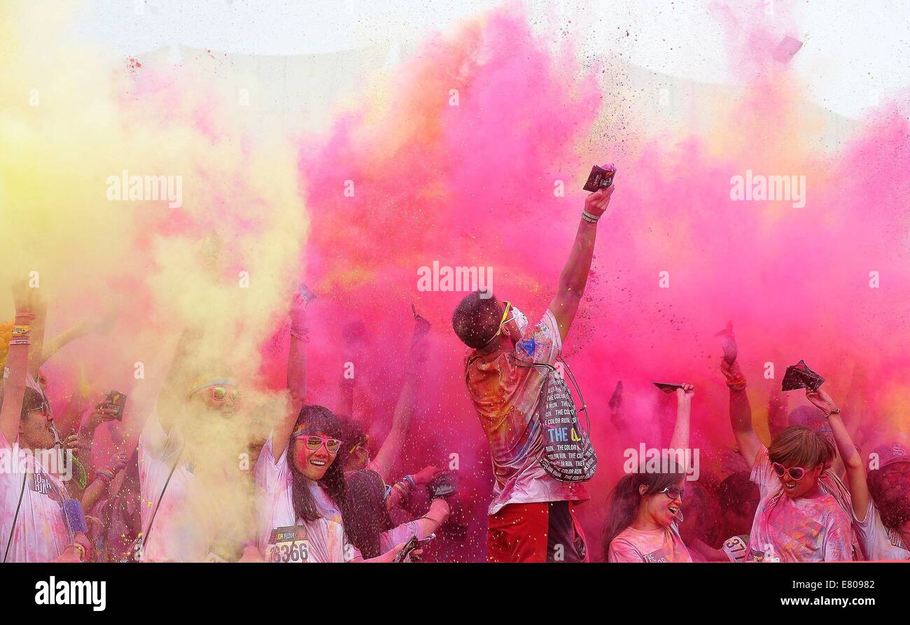 Shanghai, China. 27th Sep, 2014. Thousands of young Chinese ...