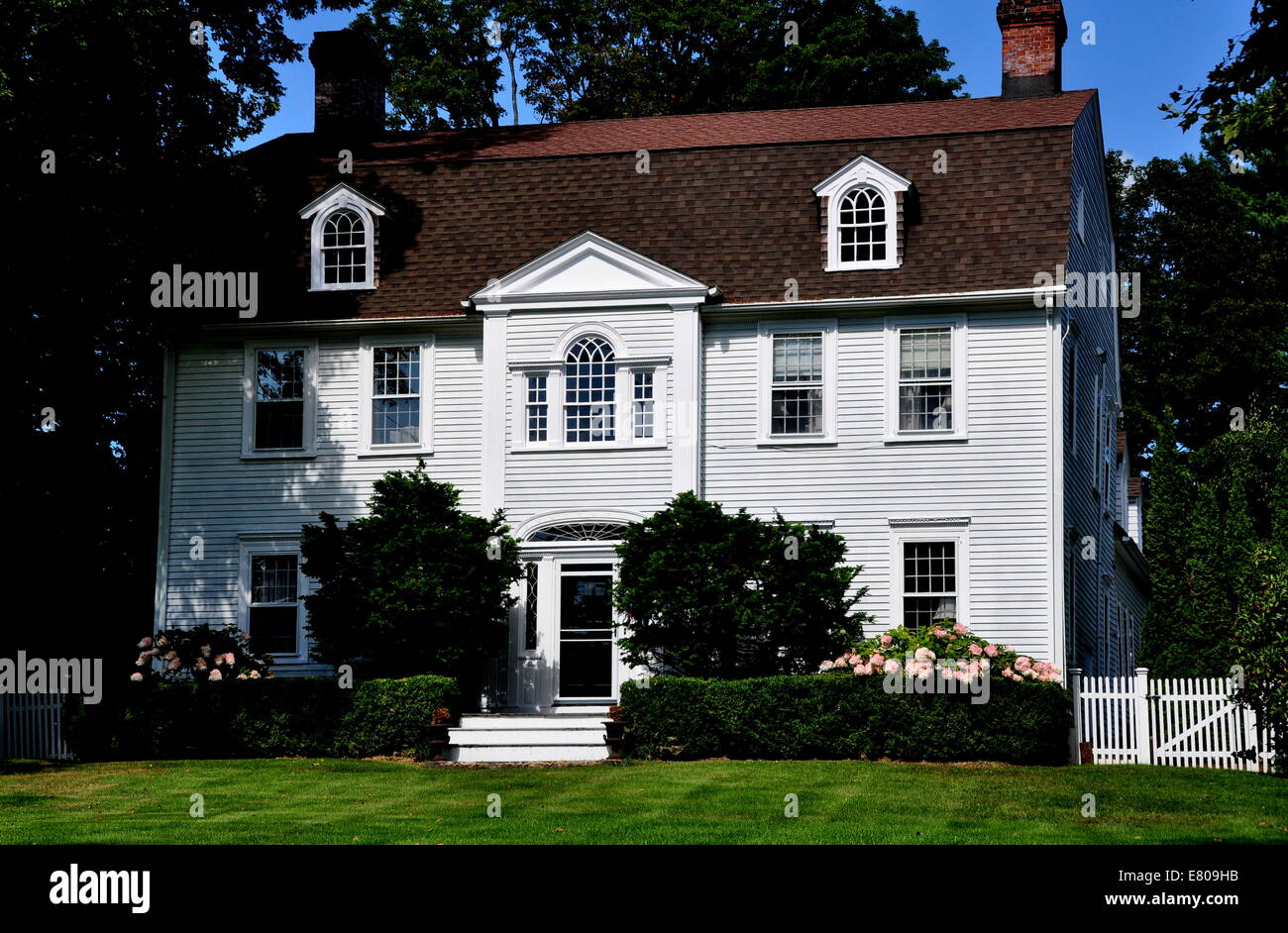 Colonial home, 18th century hi-res stock photography and images - Alamy