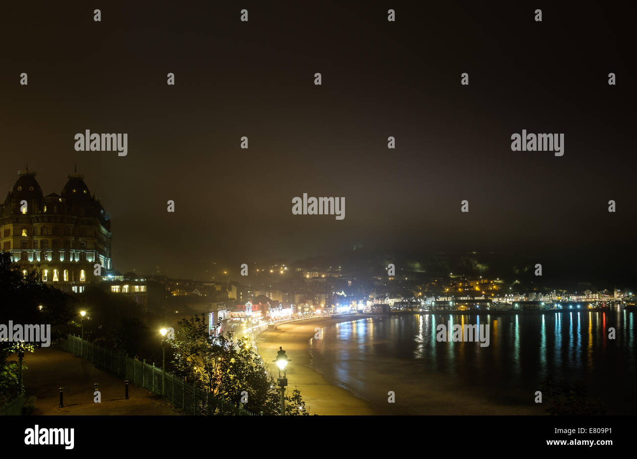 SCARBOROUGH, ENGLAND - SEPTEMBER 15: View of Scarborough beach, harbour ...