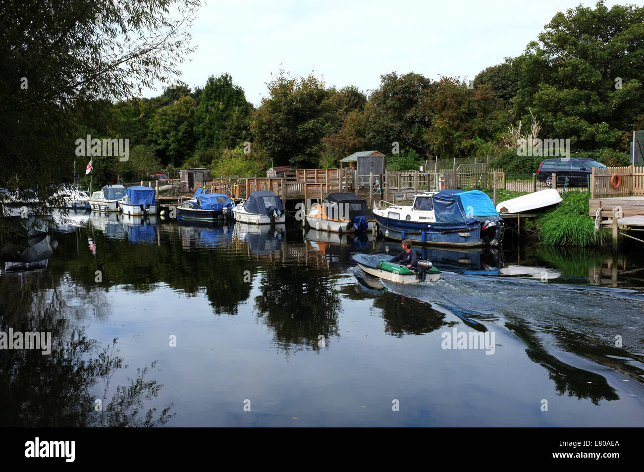 Grove ferry hi-res stock photography and images - Alamy