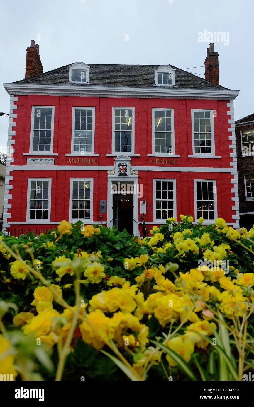 Red House Yellow flowers Stock Photo - Alamy