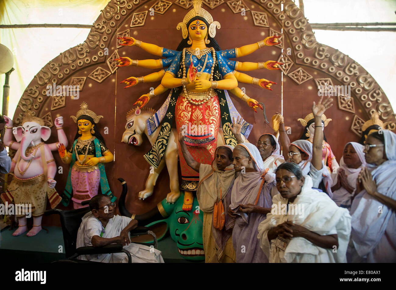 Calcutta, Indian state west Bengal. 27th Sep, 2014. Indian widows who ...