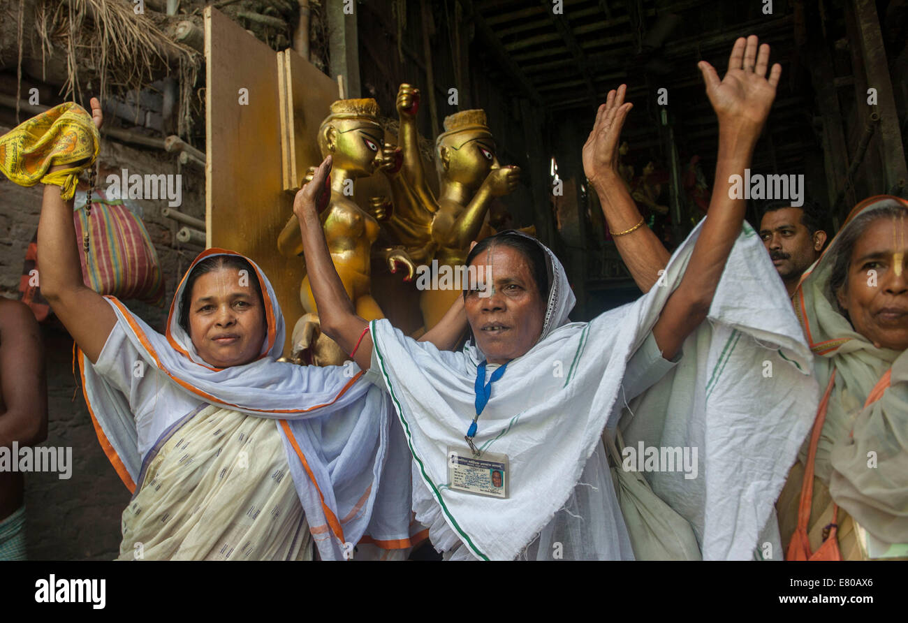 Calcutta, Indian state west Bengal. 27th Sep, 2014. Indian widows who ...
