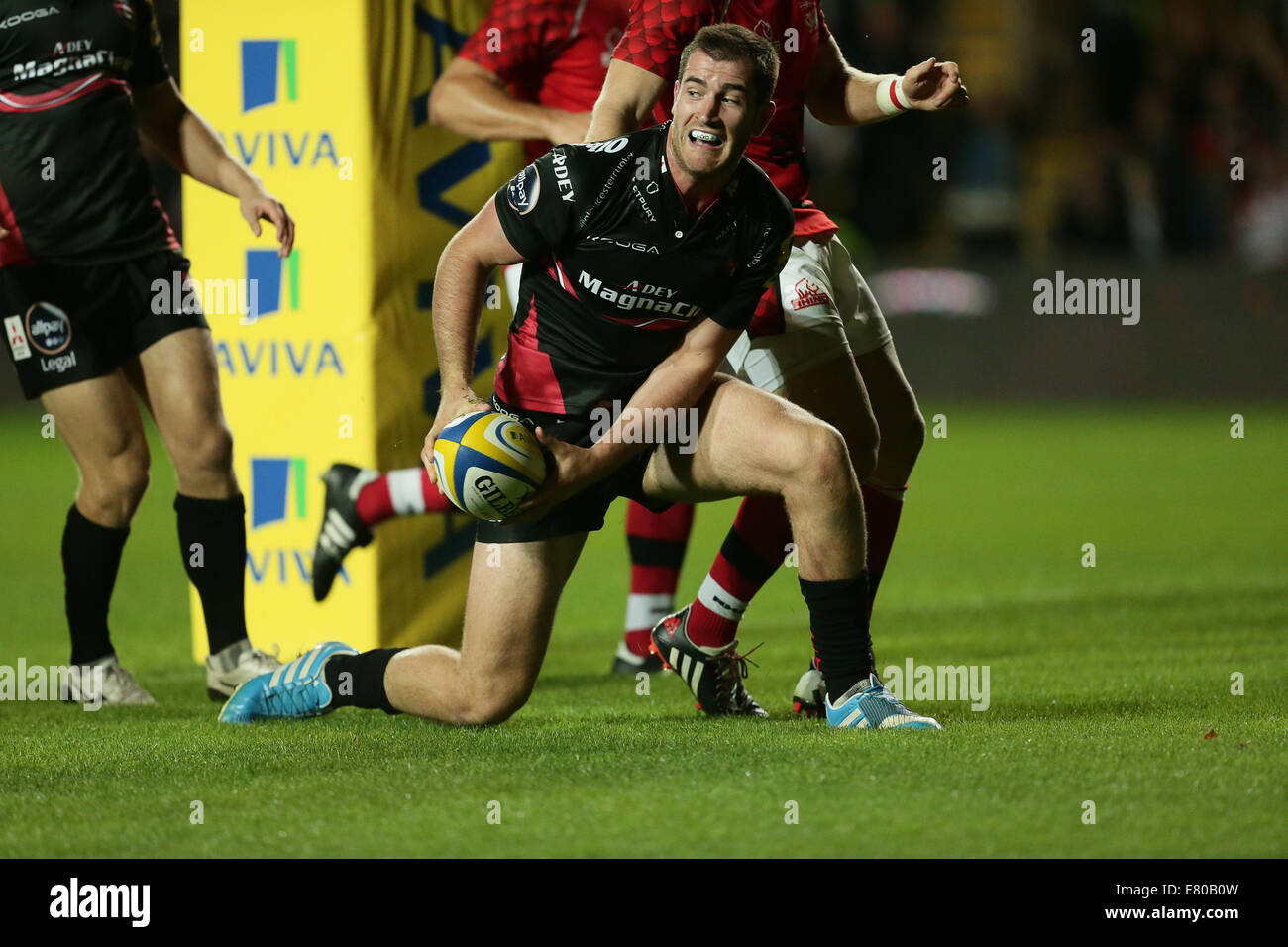 Oxford, UK. 26th Sep, 2014. Aviva Premiership. Mark Atkinson scores his ...