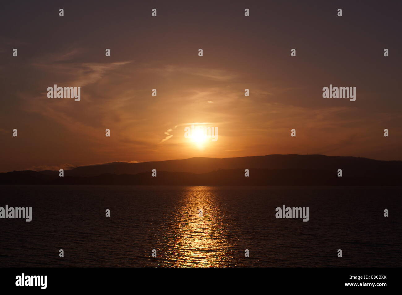 Suns reflection over ocean hi-res stock photography and images - Alamy