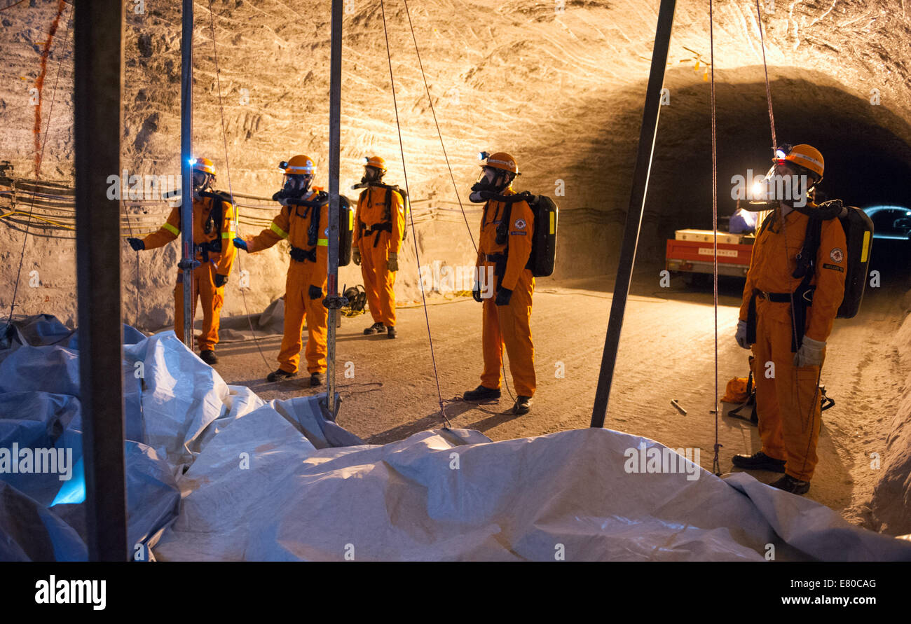 Mines rescue hi-res stock photography and images - Alamy