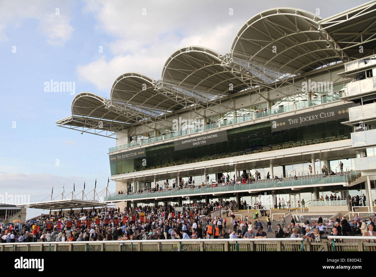 Newmarket rowley mile racecourse hi-res stock photography and images ...
