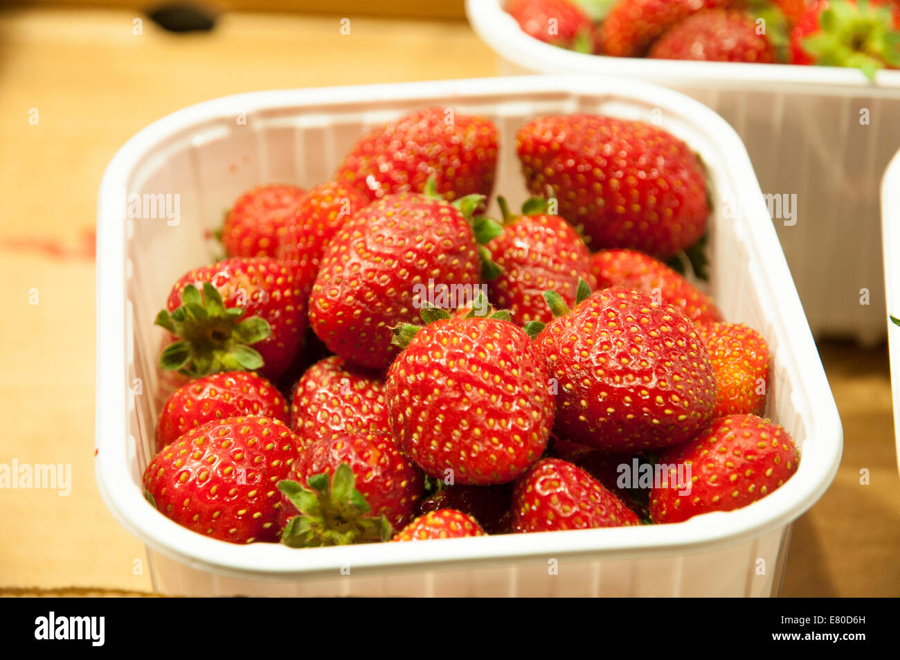 Large bowl strawberries hi-res stock photography and images - Alamy