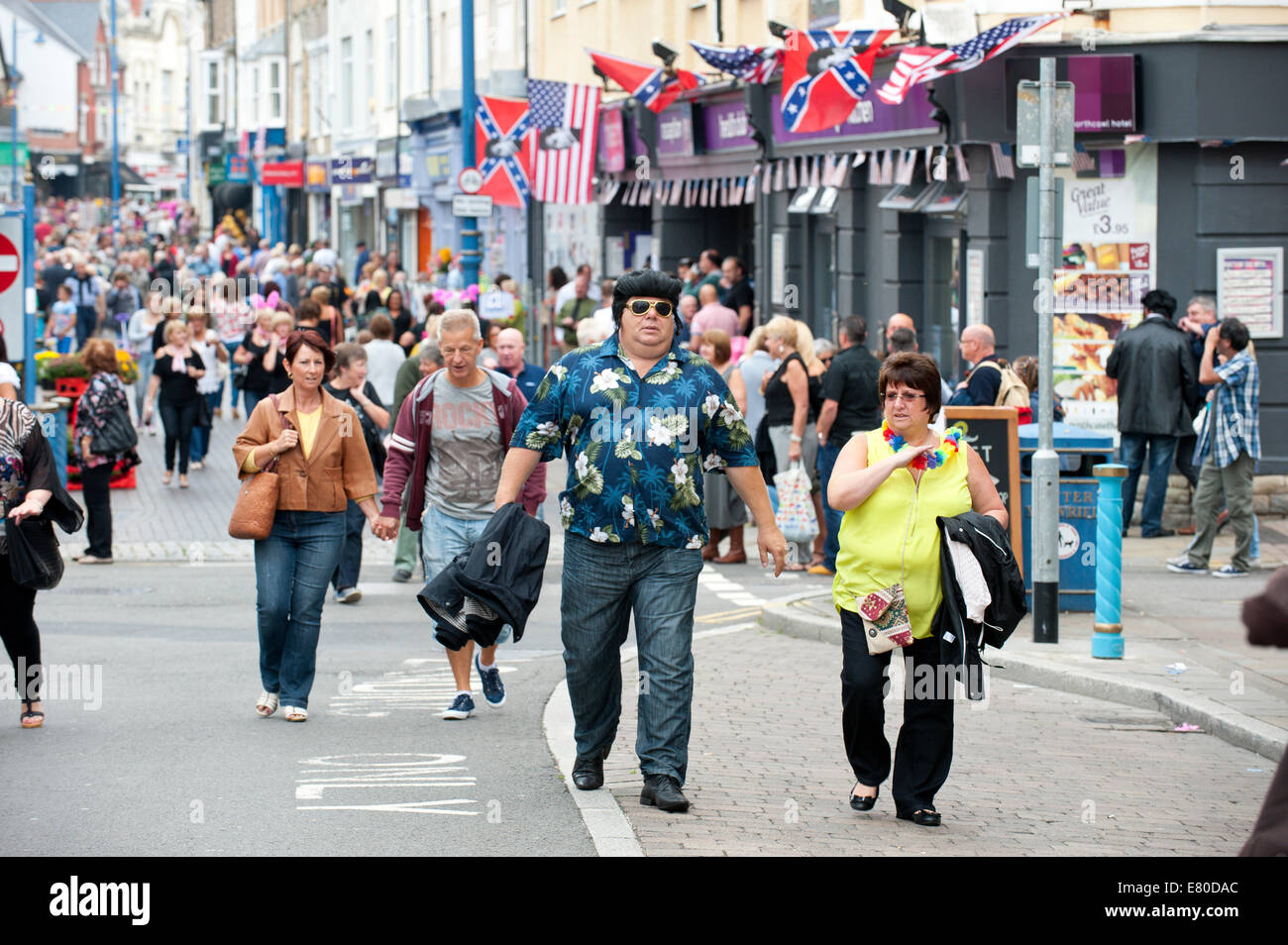 Elvis presley fans hi-res stock photography and images - Alamy