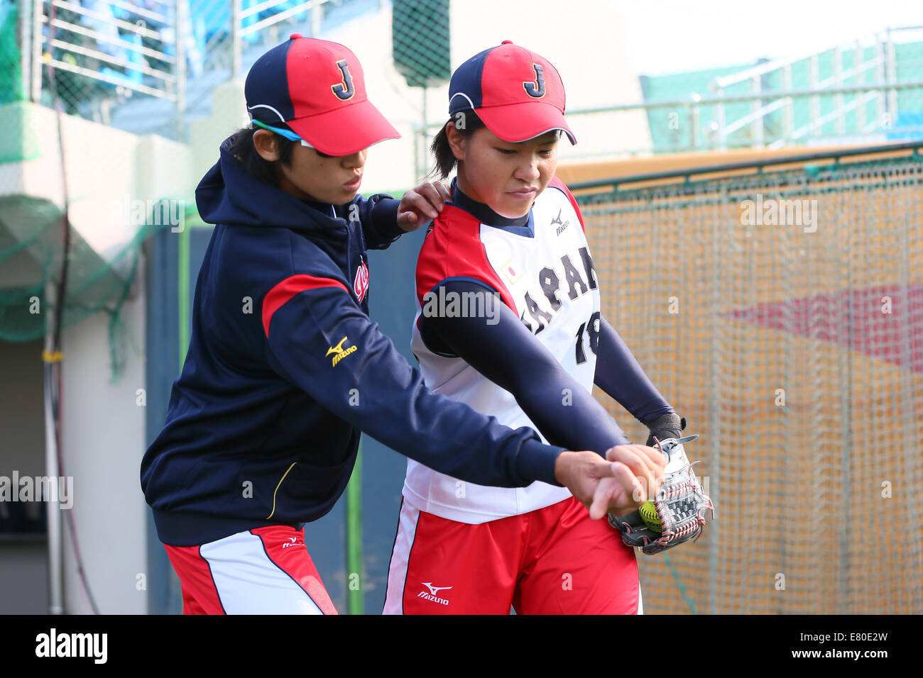 Incheon, South Korea. 27th Sep, 2014. (L to R) Yukiko Ueno, Kana Nakano ...