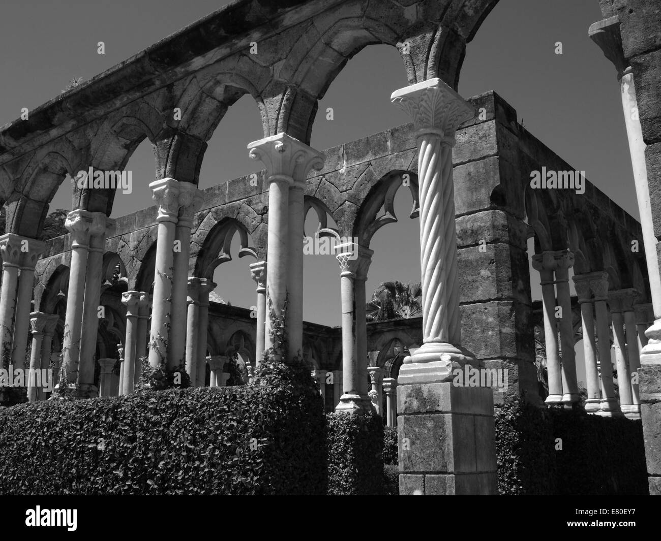Stone arches hi-res stock photography and images - Alamy