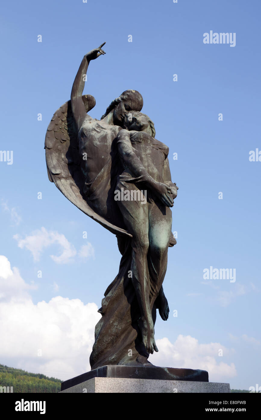 Angel of death bronze sculpture hi-res stock photography and images - Alamy