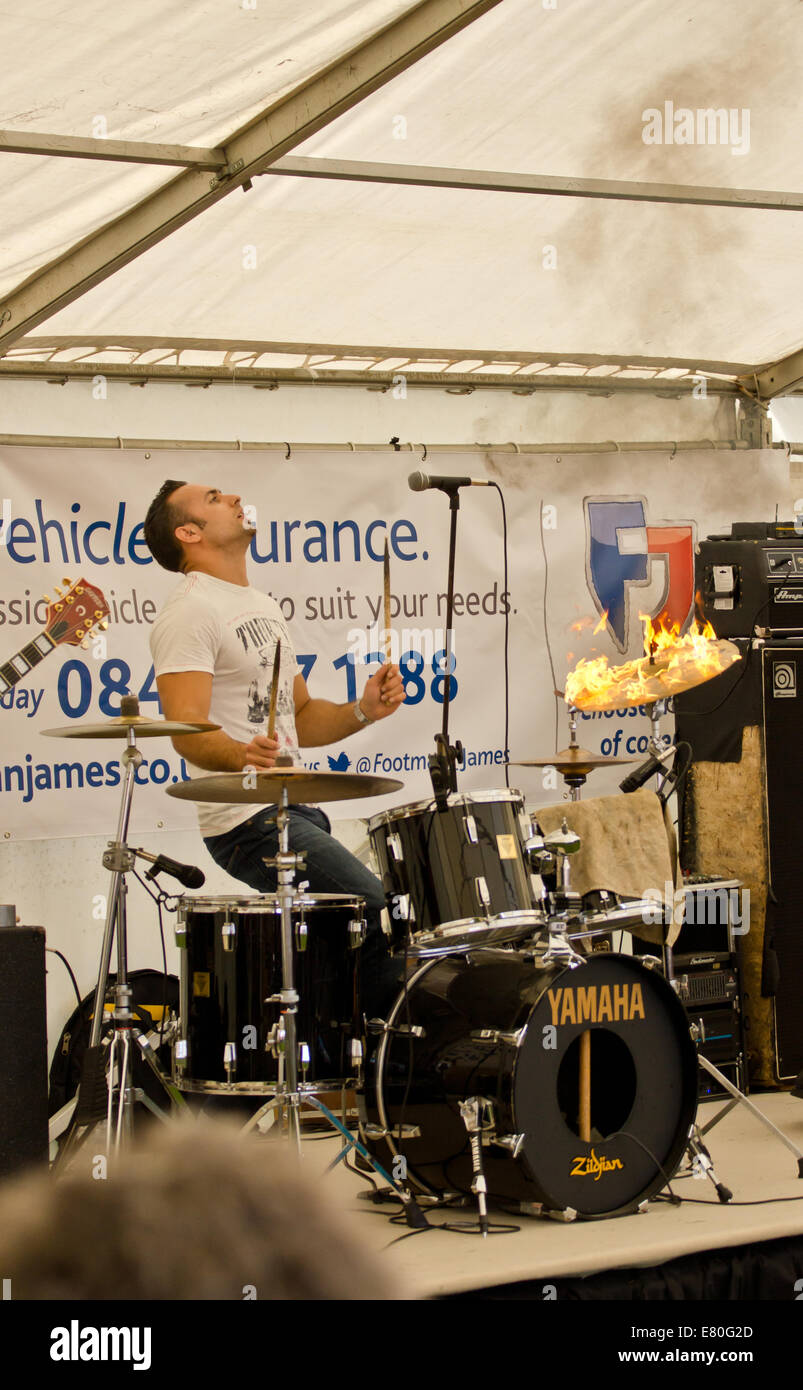 The Footman James Classic 'Piston & Props'.The Houndogs a three-piece ...