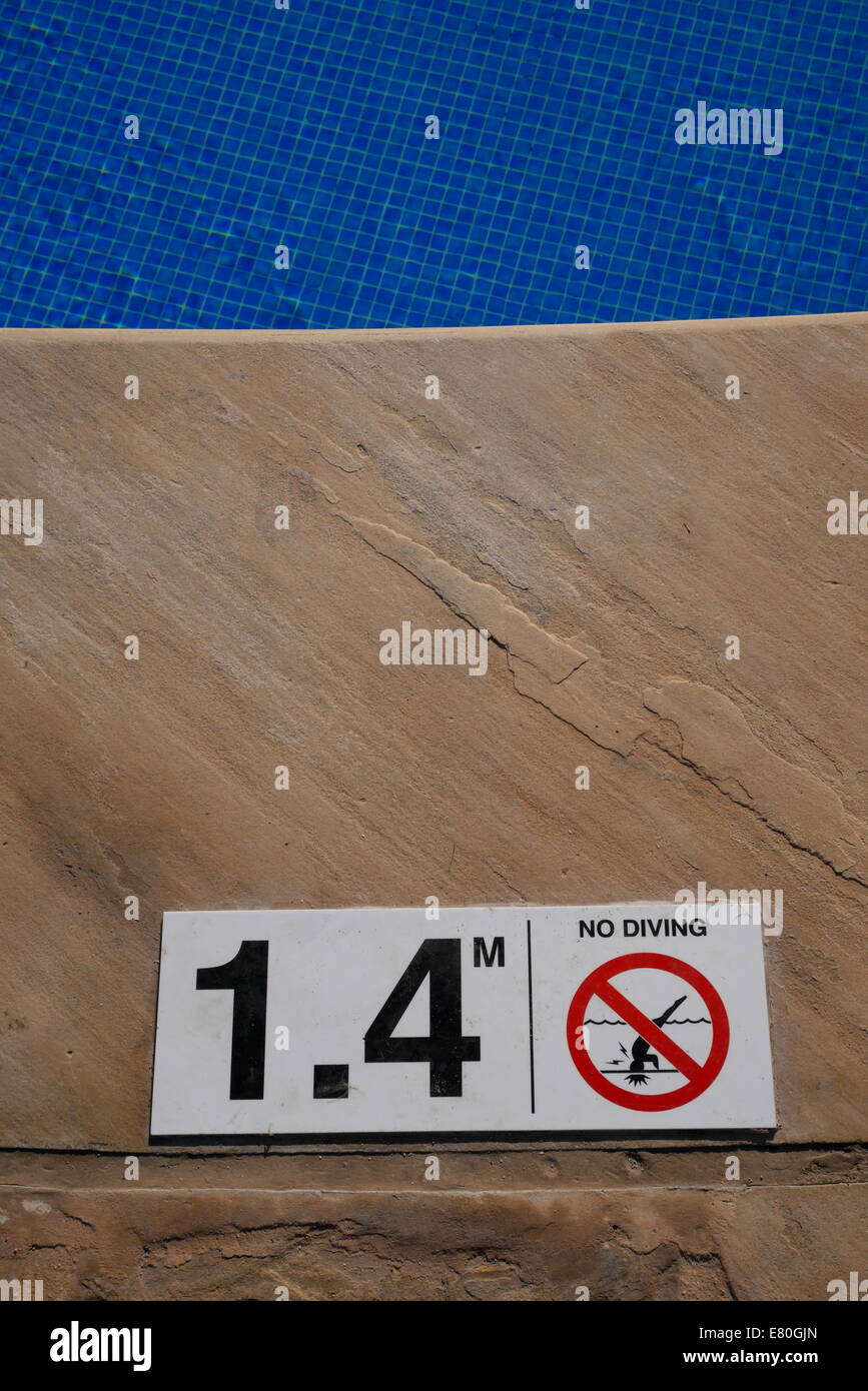 Pool depth sign hi-res stock photography and images - Alamy