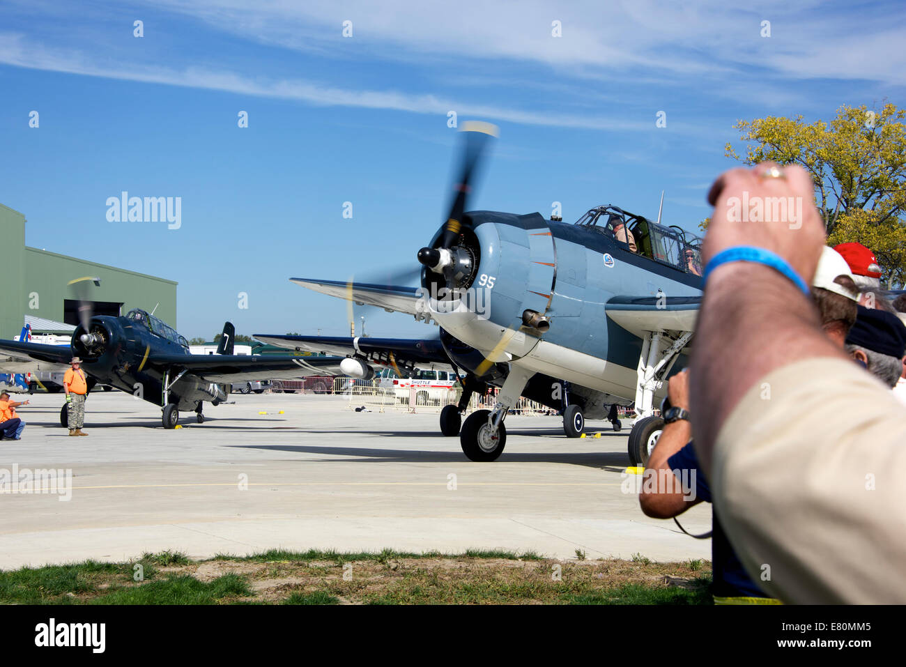 Engines takeoff hi-res stock photography and images - Alamy