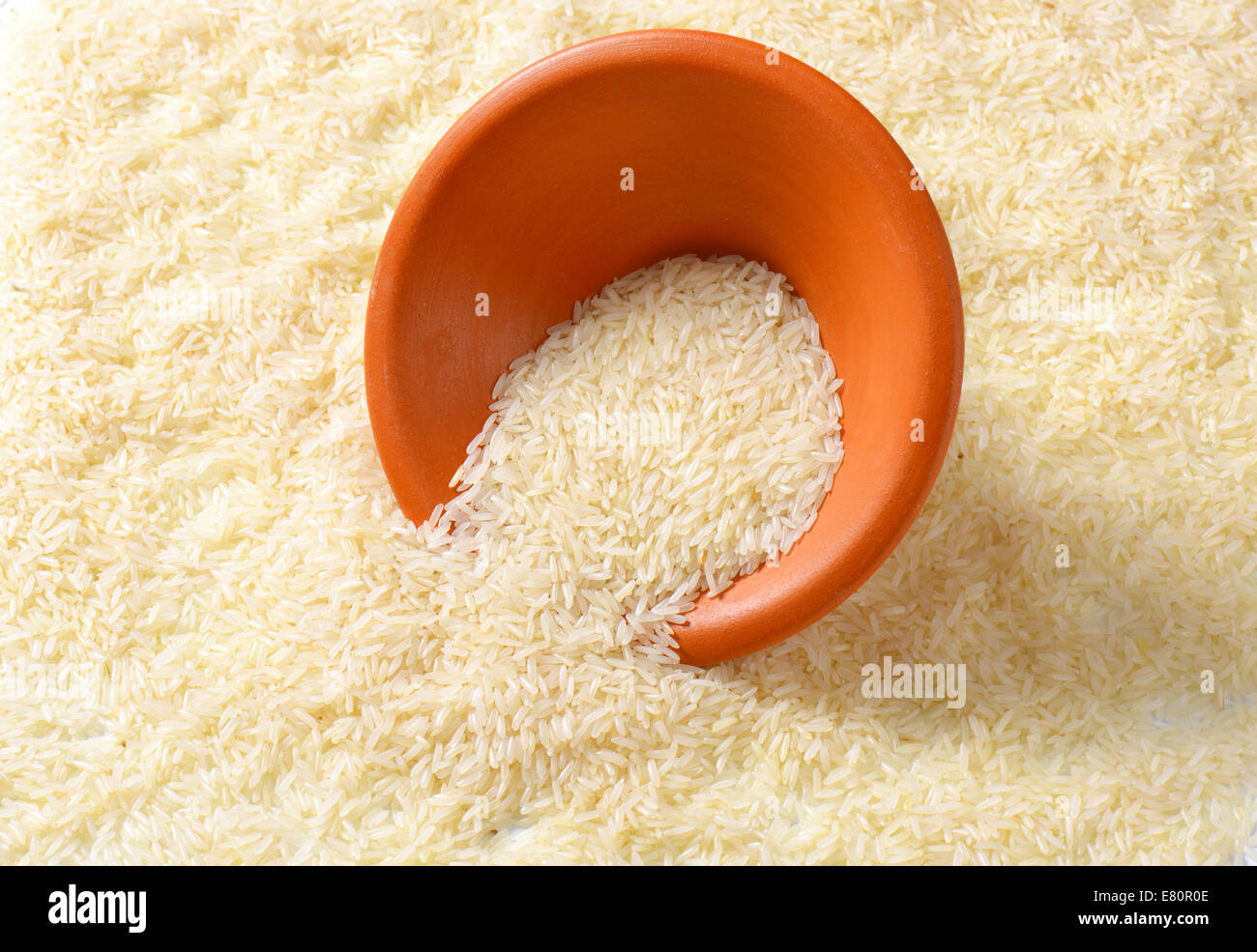Bowl of uncooked Thai Jasmine rice Stock Photo - Alamy