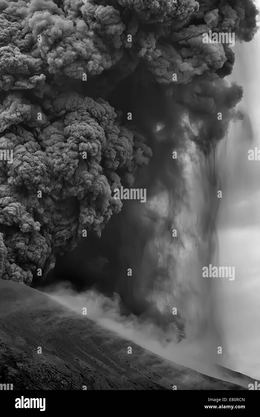 Mount Sakurajima volcano Kyushu Japan eruption Stock Photo - Alamy