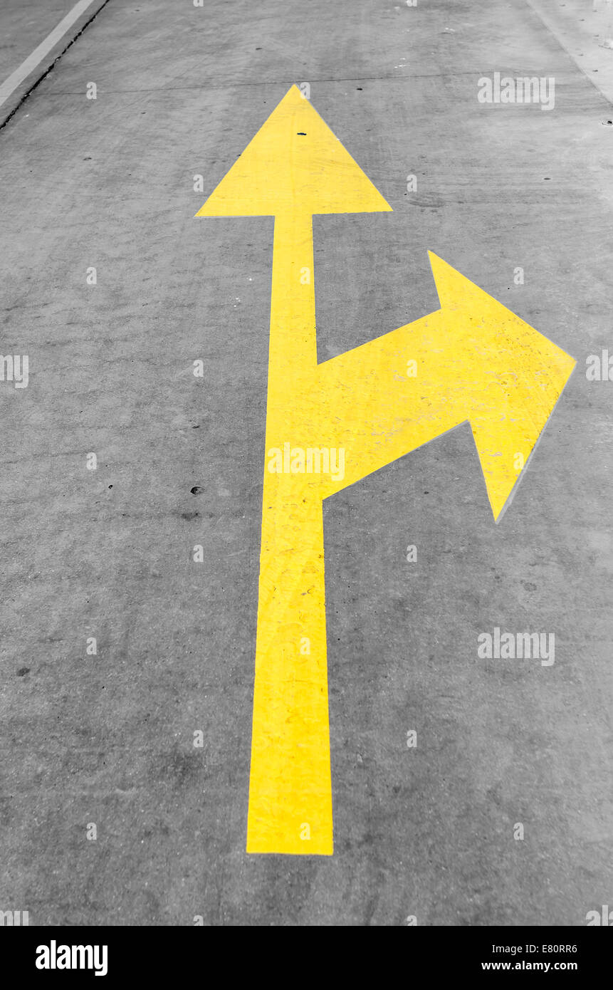 Yellow black sign arrow pointing hi-res stock photography and images ...