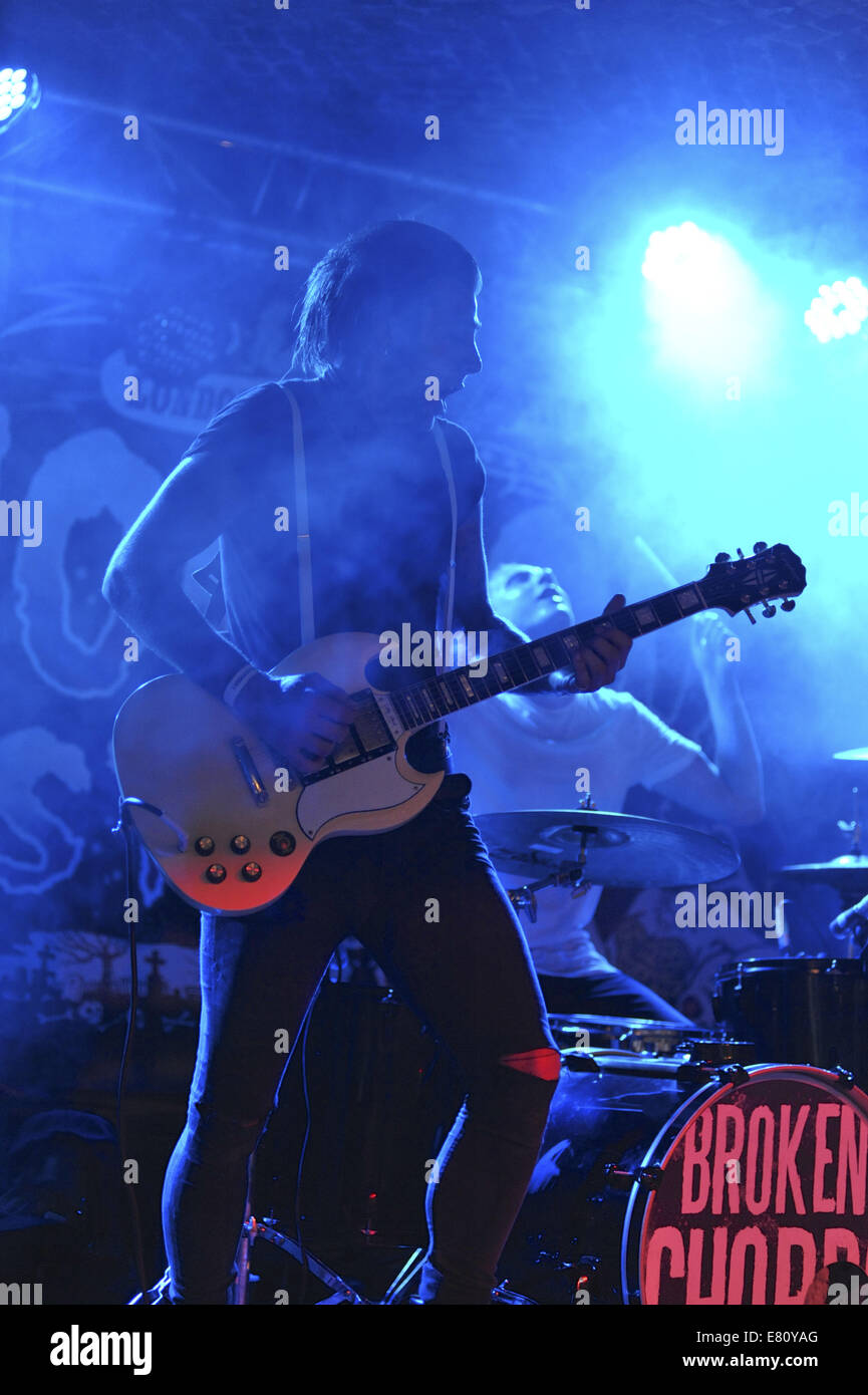 Broken chords hi-res stock photography and images - Alamy