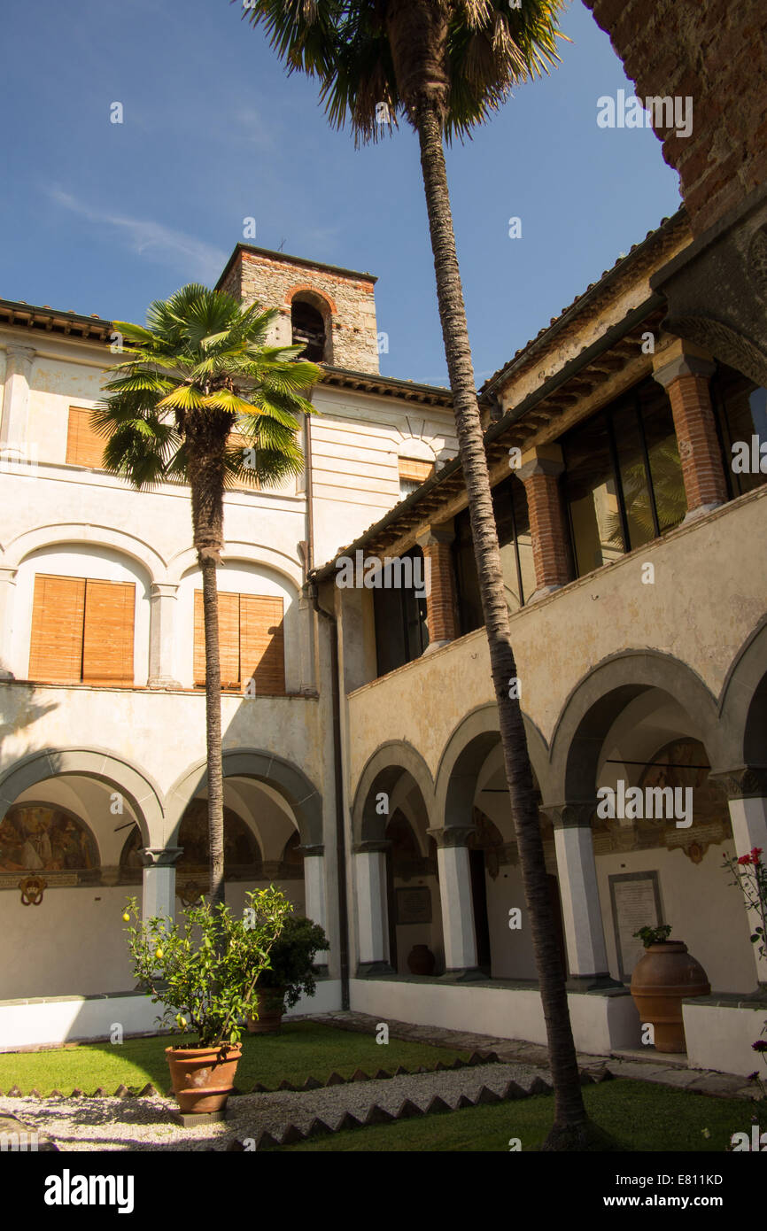 Monastery courtyard hi-res stock photography and images - Alamy