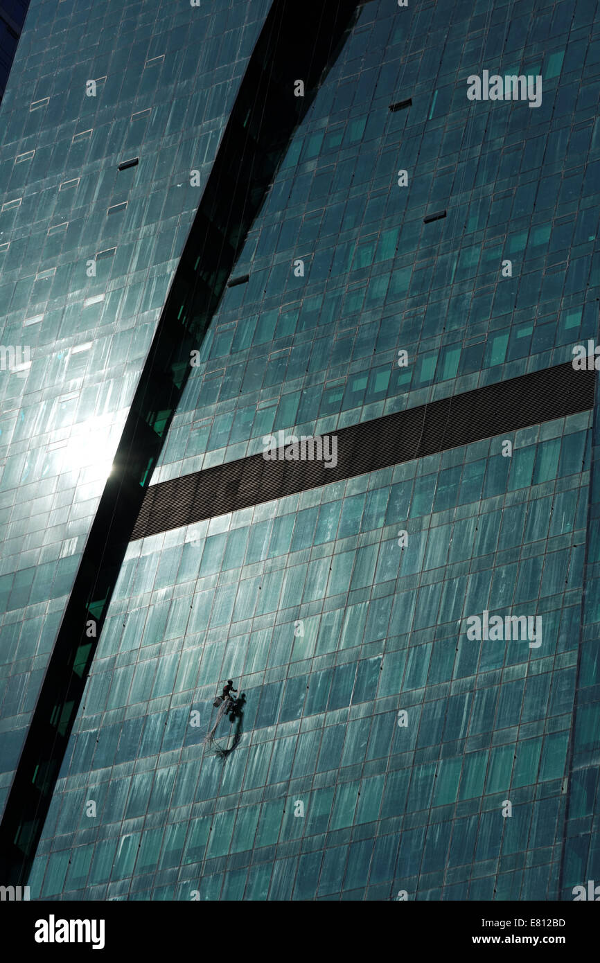 A Man Cleaning Windows On A High Rise Building Stock Photo - Alamy